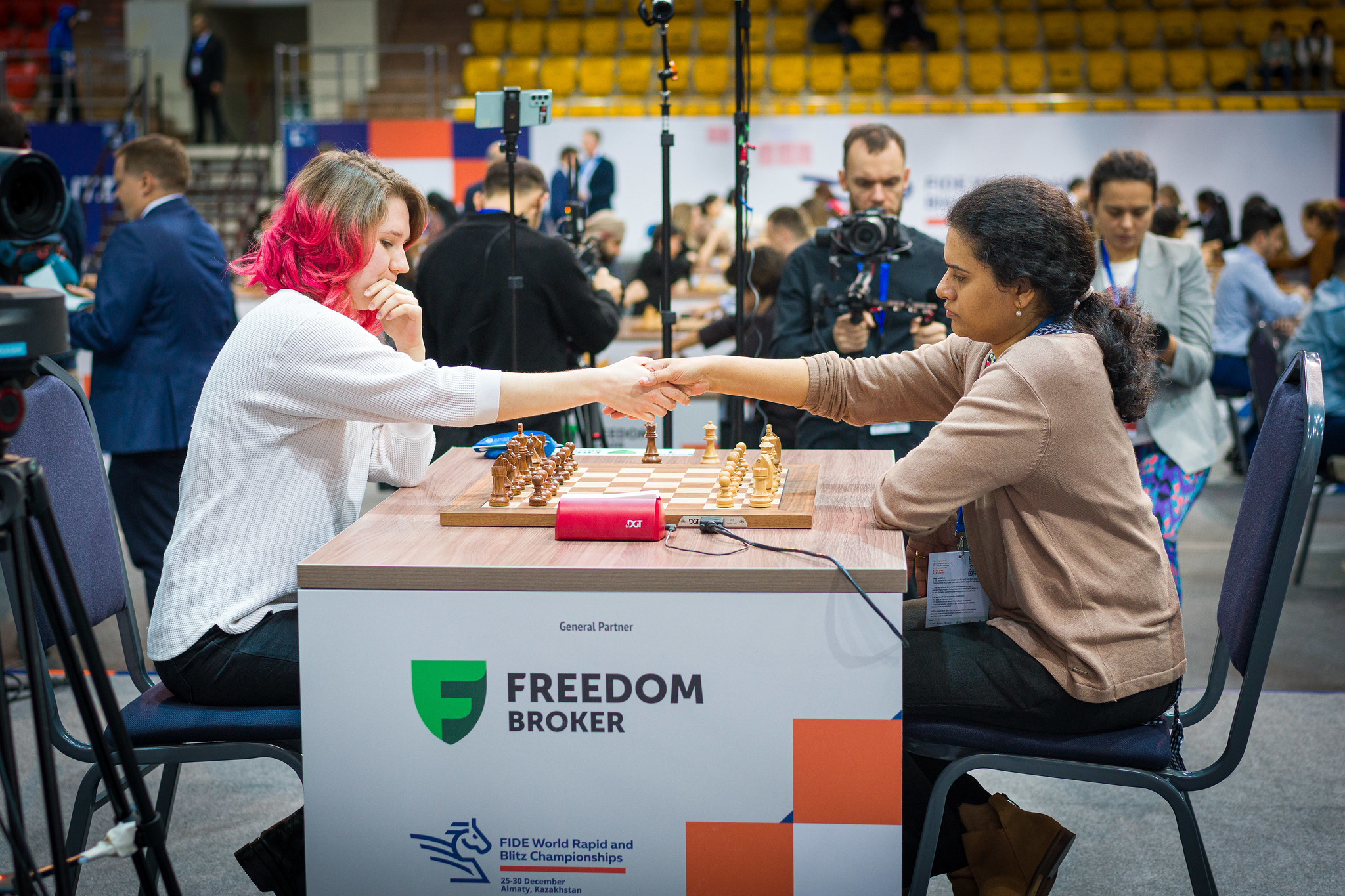Tan Zhongyi and Bibisara Assaubayeva win the FIDE Women’s World Rapid ...